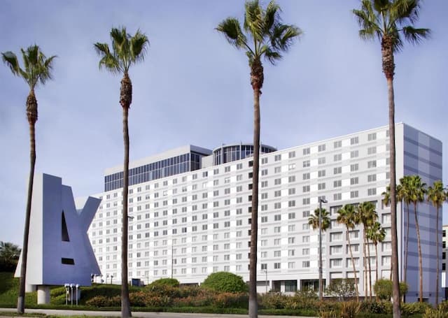 How Old Do You Have to Be to Book a Hotel? - HotelsAllow Blog